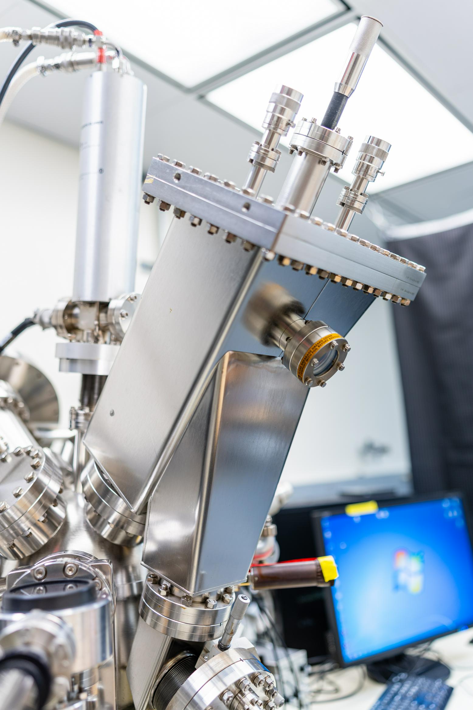 Physical Electronics 5400/5600 ESCA System | Second Lab