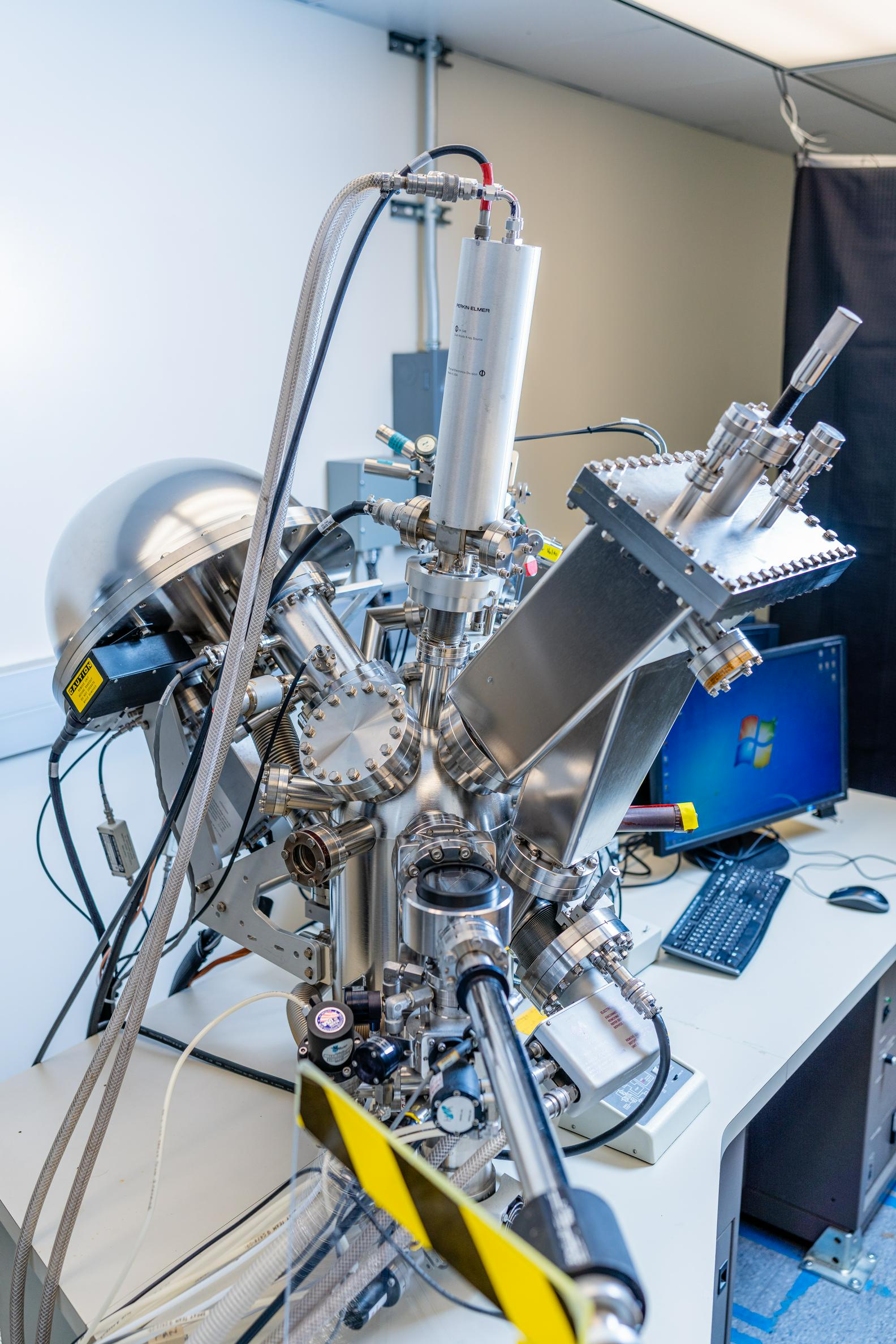 Physical Electronics 5400 5600 Esca System Second Lab