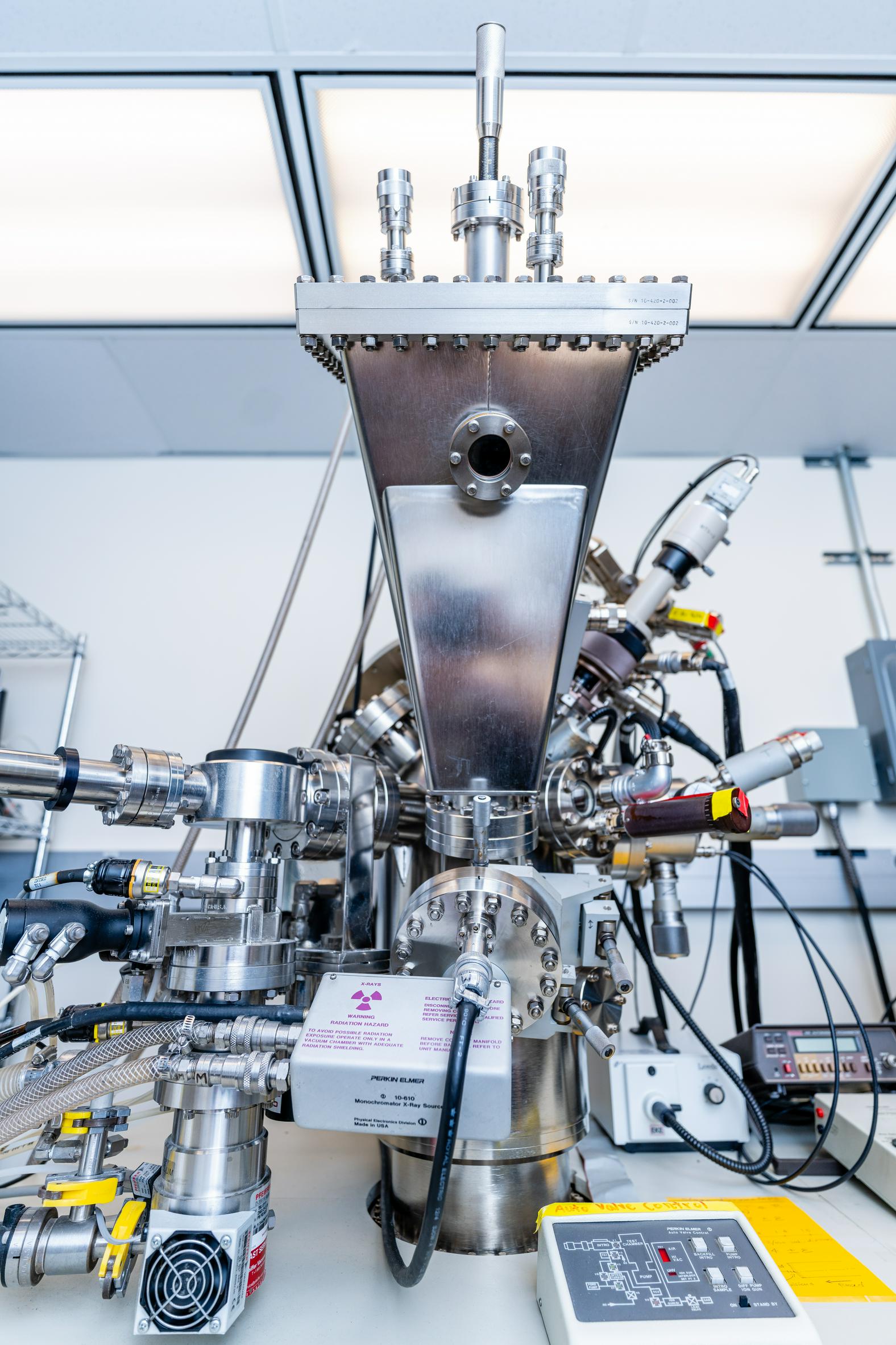 Physical Electronics 5400/5600 ESCA System | Second Lab